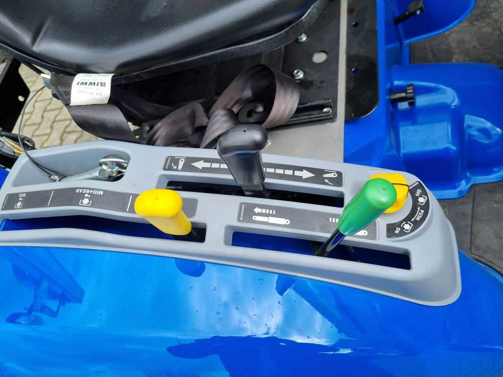 New Holland Boomer 25 | Twentrac B.V.